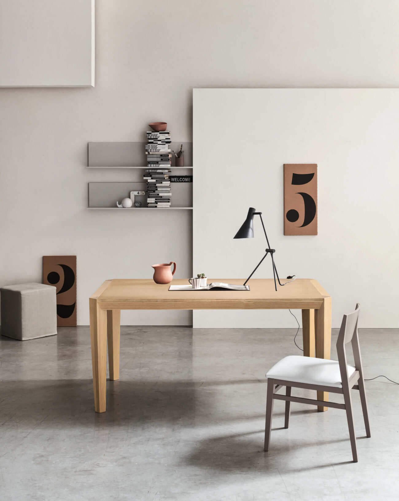 Prisma: extendable table in ash wood